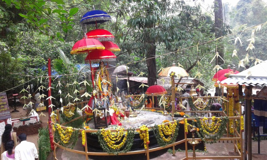 സത്യത്തിന്‍റെ നേര്‍ വഴി – Sreekallelyoorali Appooppan Kavu